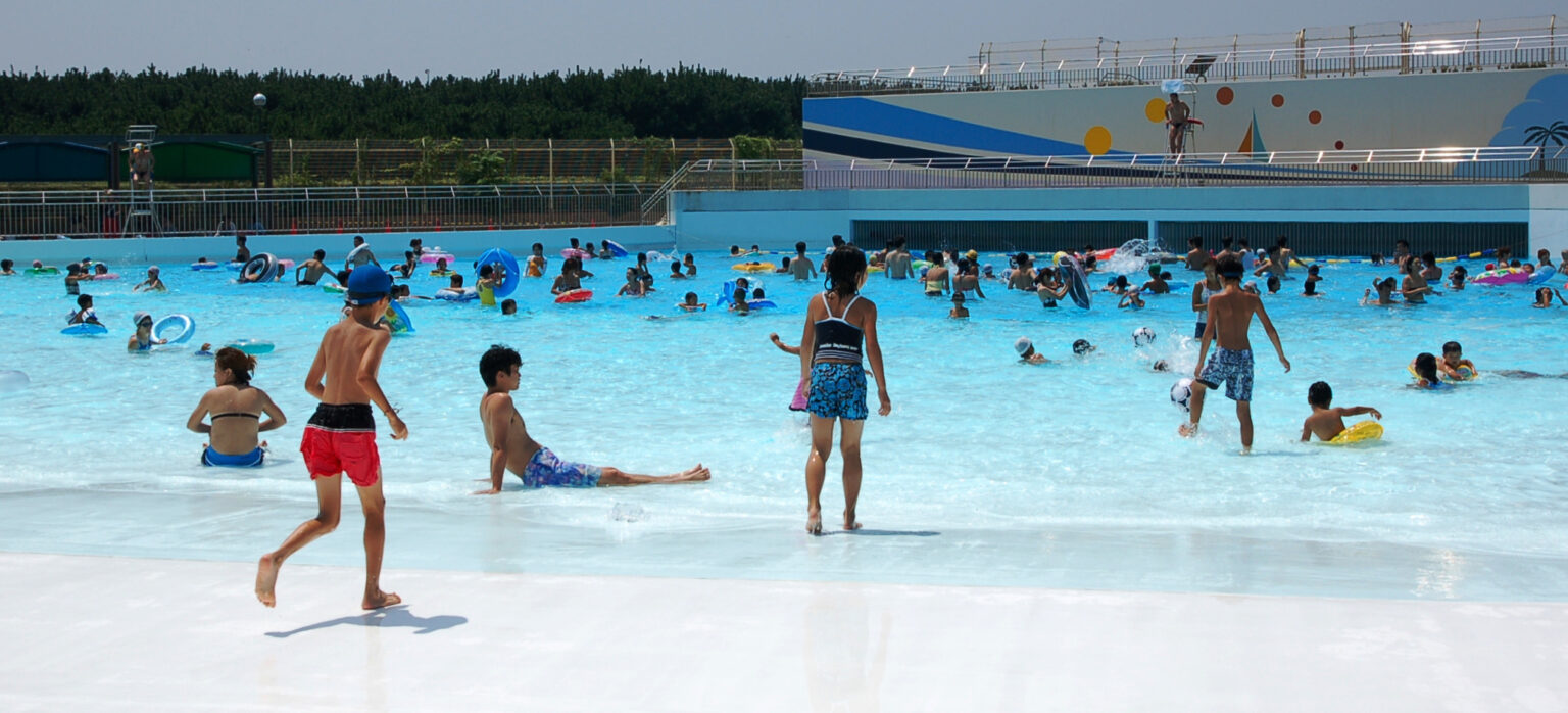 【2025年版】子連れで楽しめる！神奈川県おすすめプール6選 | Sonar Blog